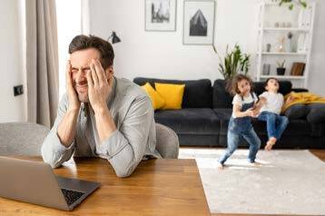 Balancing Work and Kids' Schedules: A Guide for Single Parents - RedCap ...